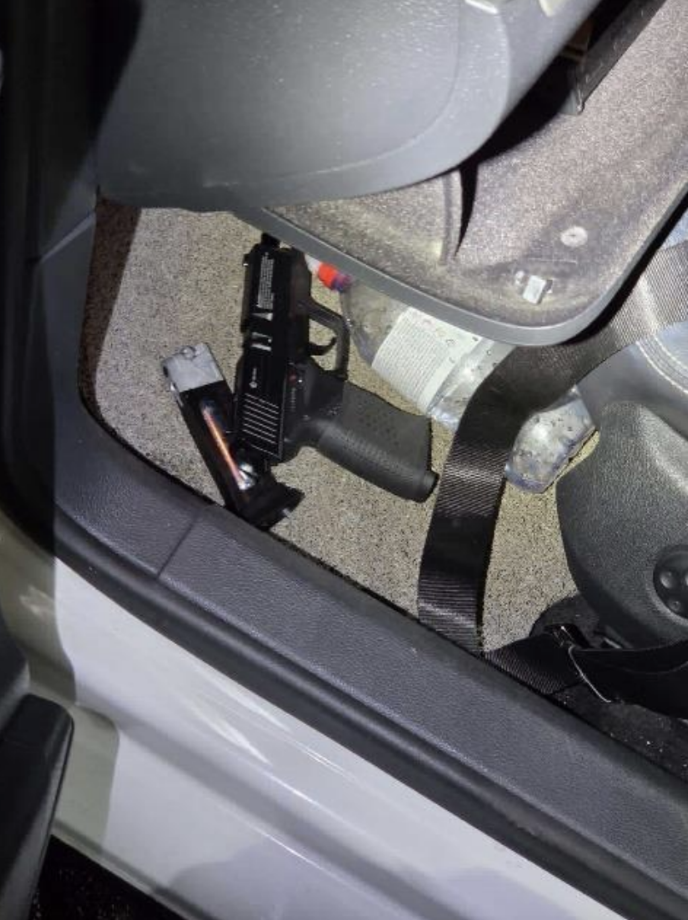 3 men & 2 women in Woodlands found with airsoft gun, samurai sword, 3 ...