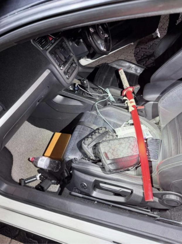 3 men & 2 women in Woodlands found with airsoft gun, samurai sword, 3 ...