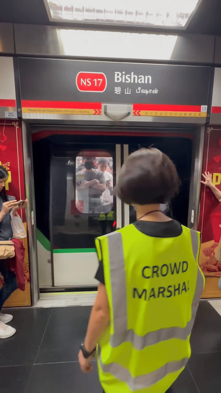 Bishan MRT platform screen doors open while train arrives, stays open ...