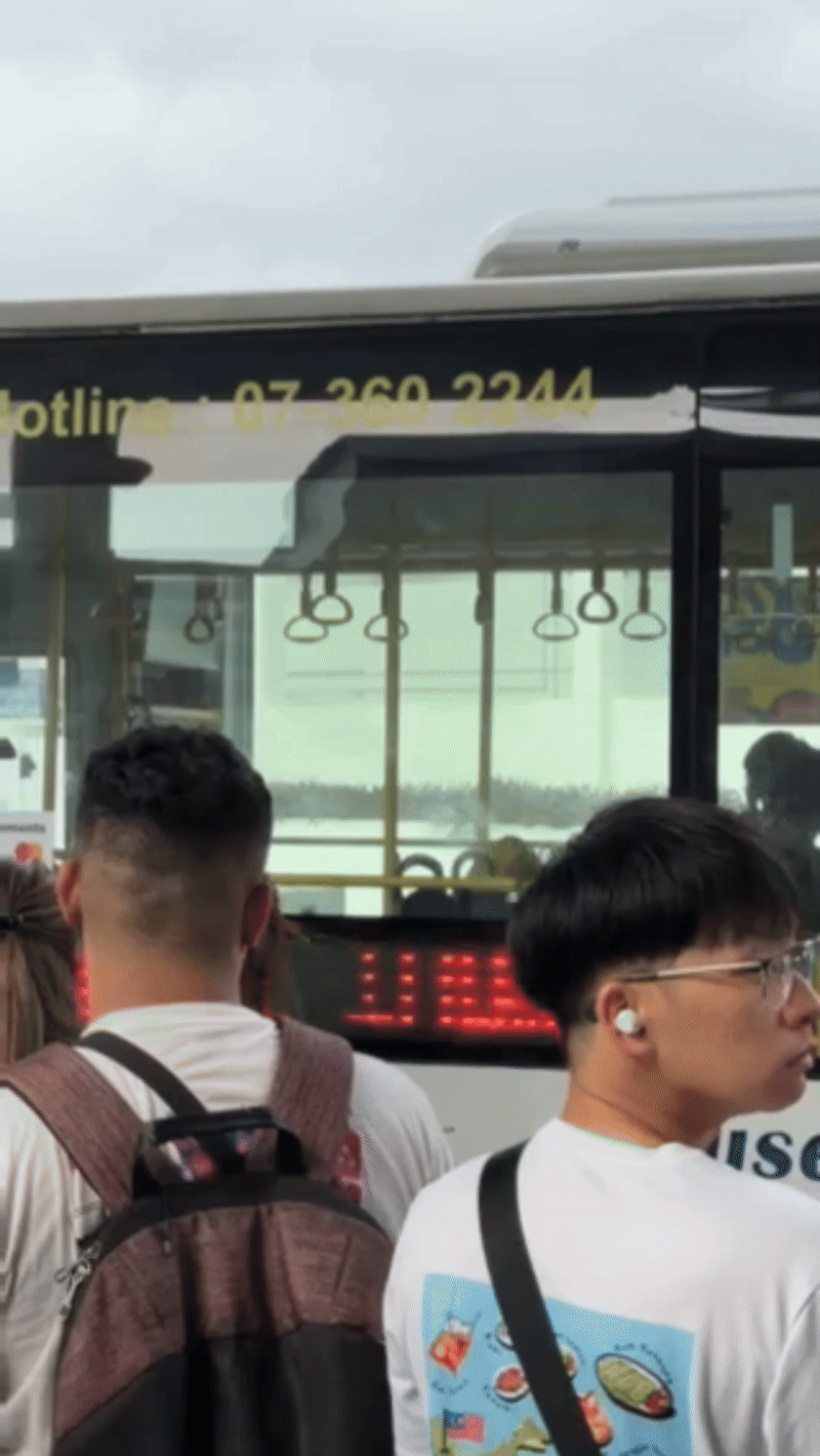 2 men fight along bus aisle at Woodlands checkpoint over alleged queue ...