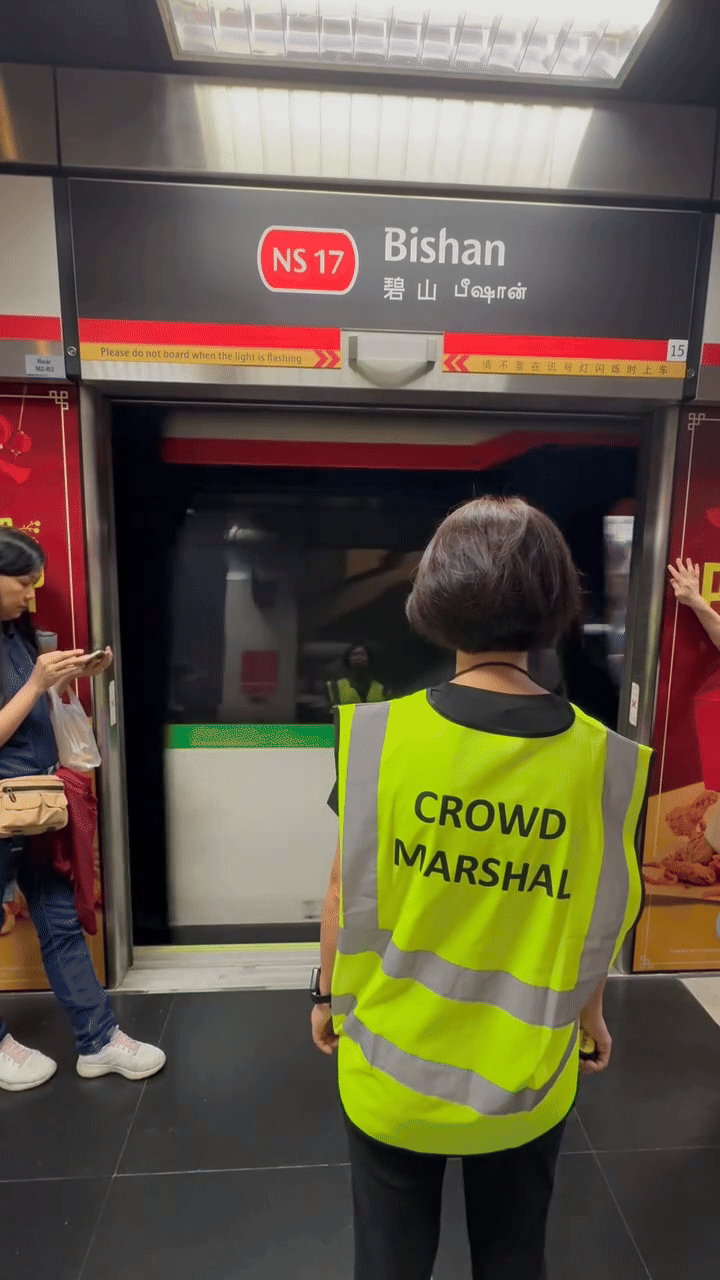 Bishan MRT platform screen doors open while train arrives, stays open ...