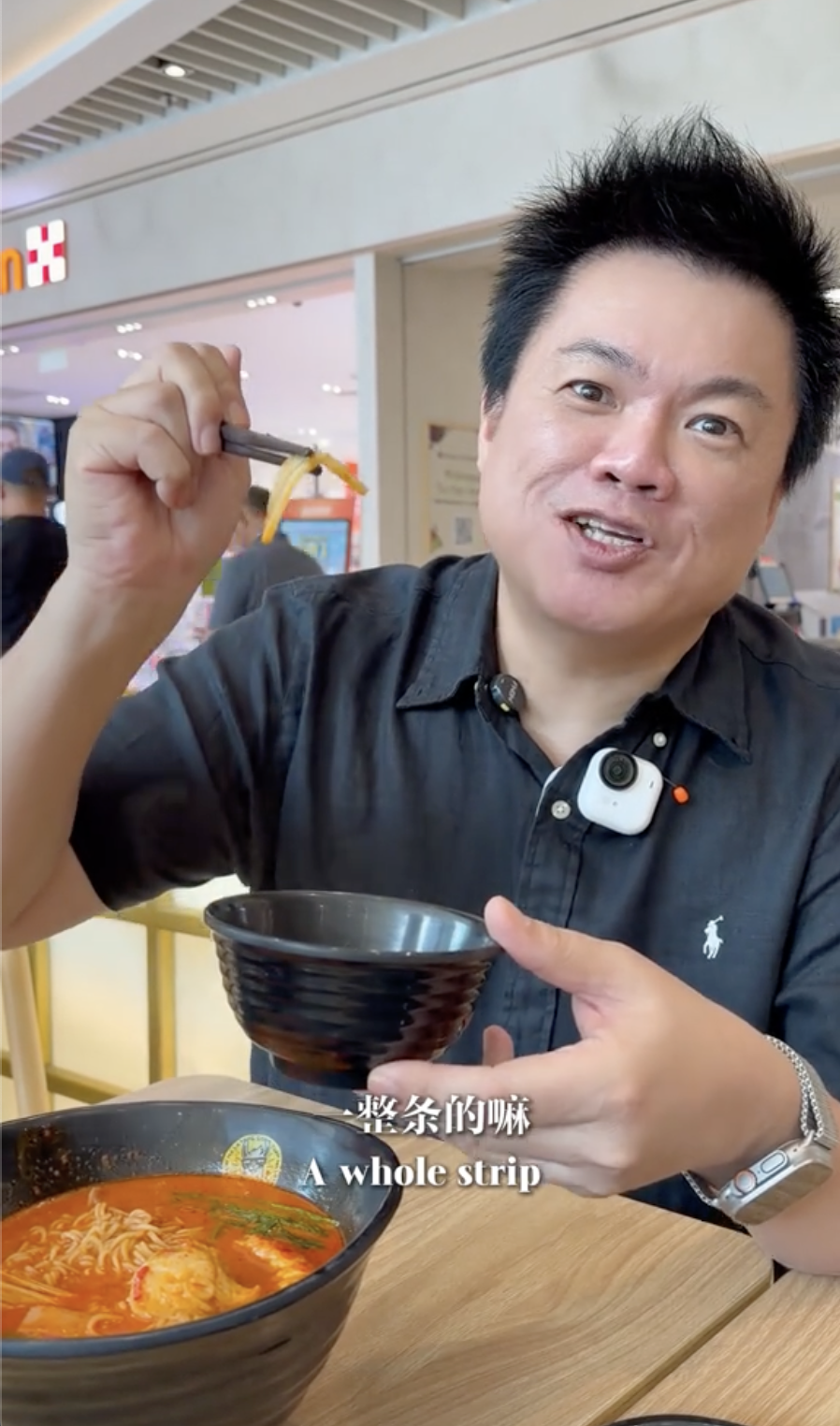 Gong Yuan Mala Tang boss visits outlet for quality check after customer ...