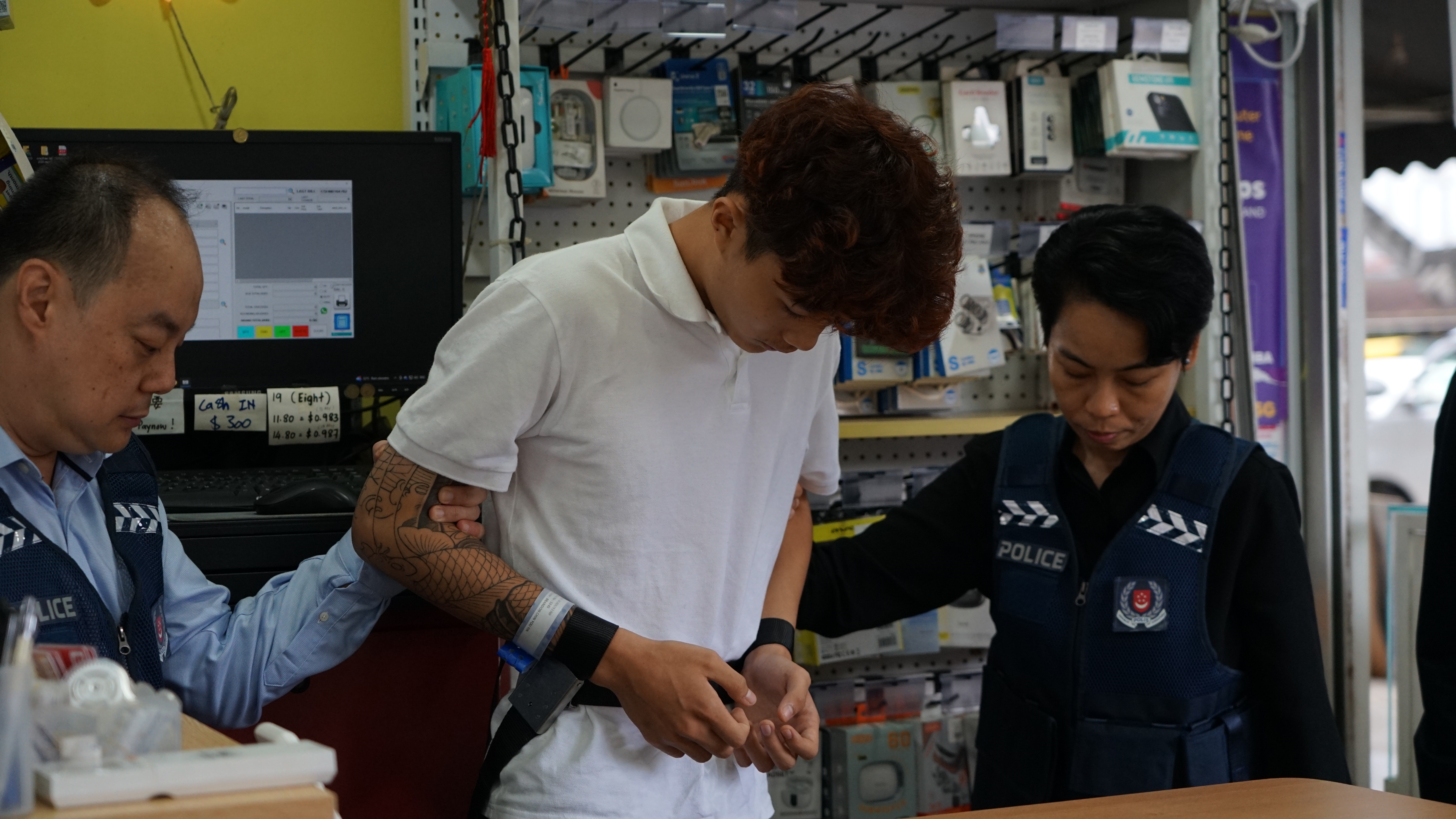 Police bring S’porean man, 49, & 5 M’sian men, aged 19-32, back to ...