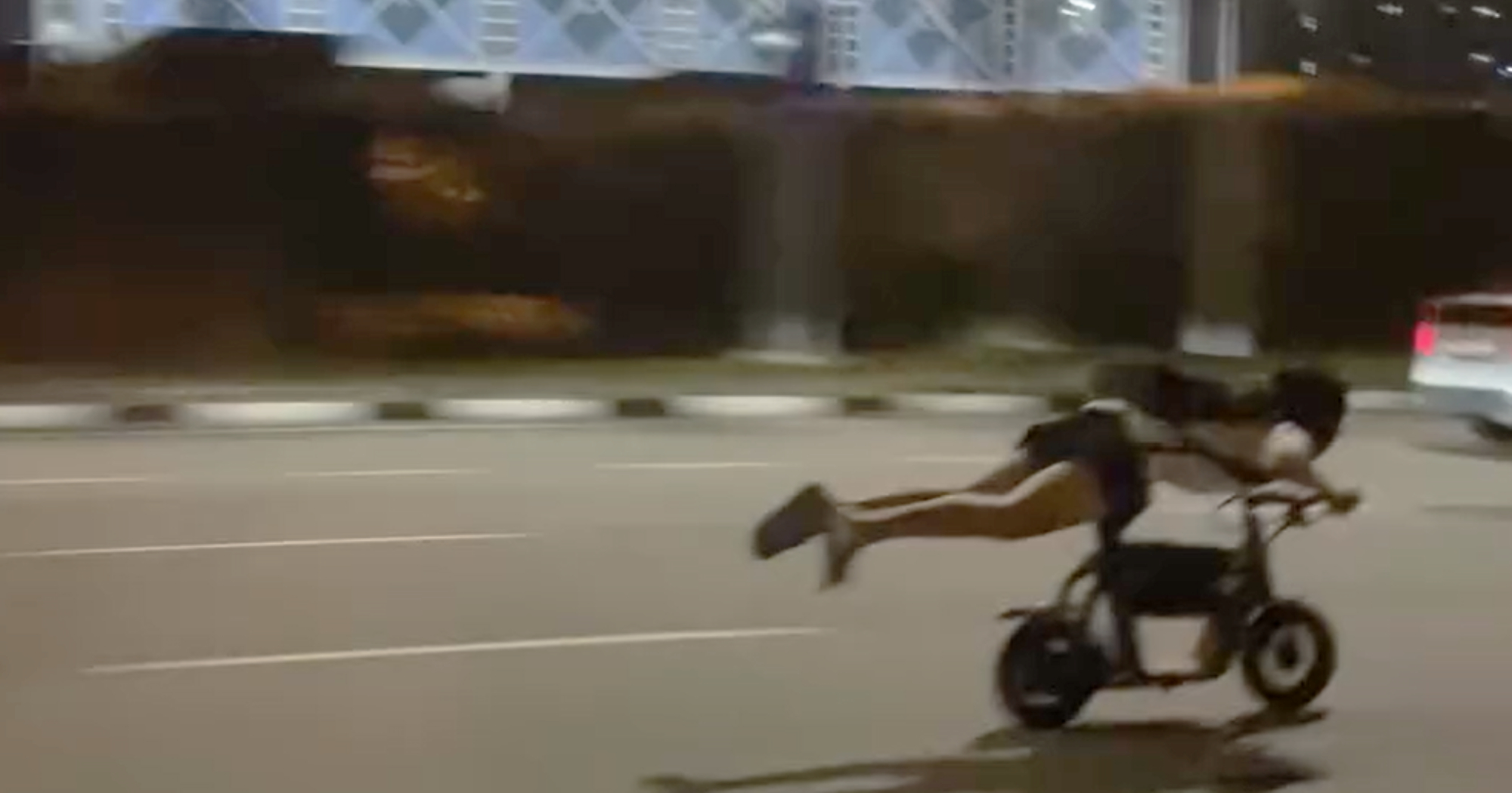 Guy rides PMD at about 77km/h along Keppel Road & does 'Superman' pose ...